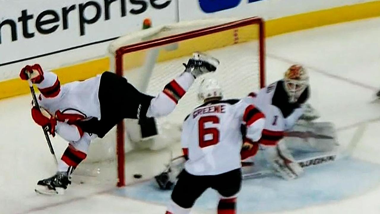 NHL-tähti Sami Vataselta karmea oma maali - kuittasi virheen tyylikkäästi!