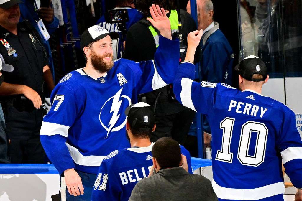 Tampa-konkari Corey Perry sinetöi hurjan tempun